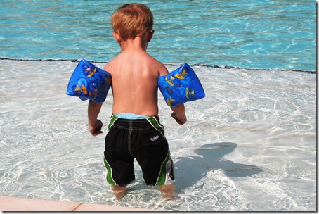 ThePoeFam: floaties.